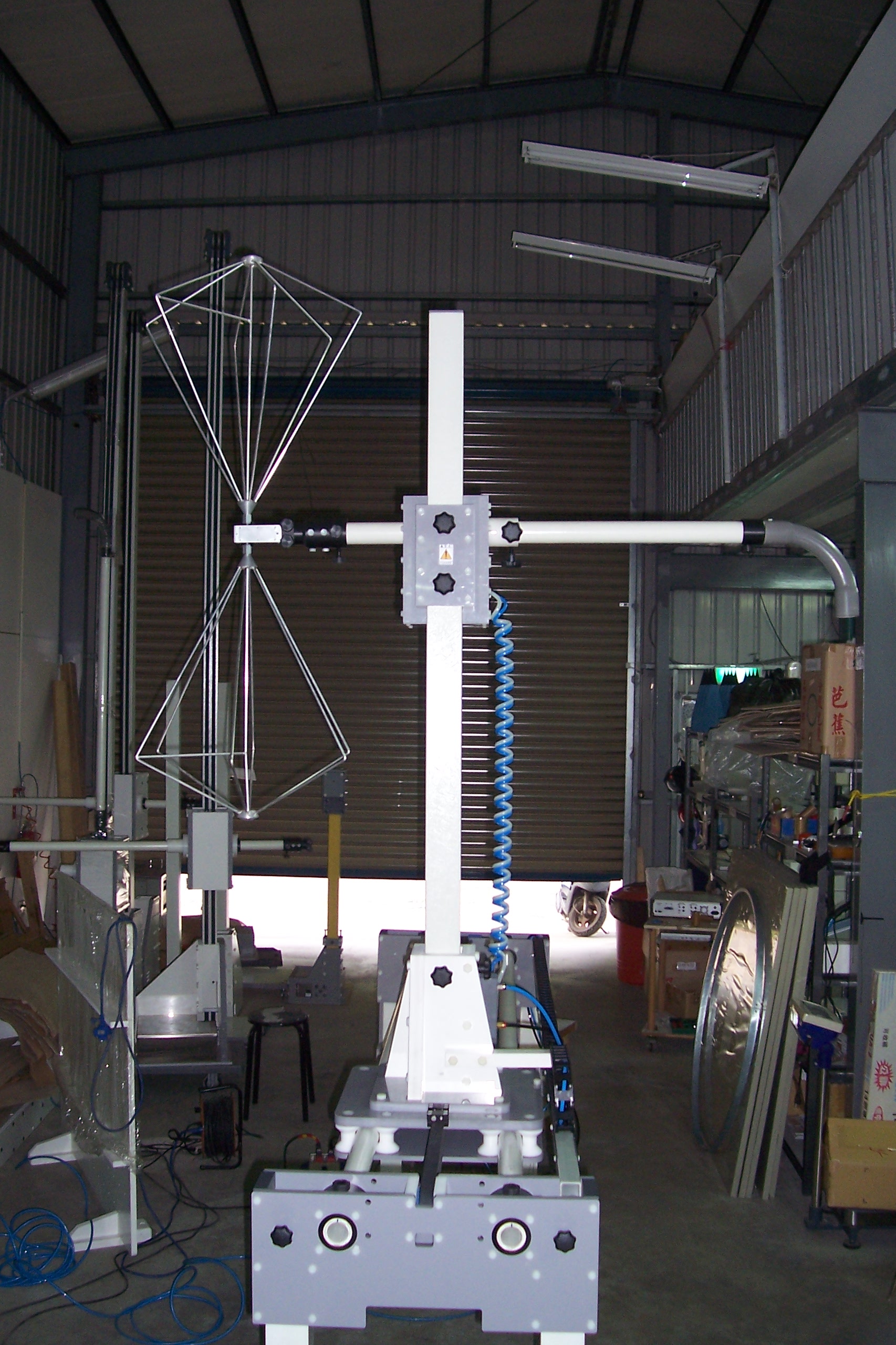 滿輻科技-專注於EMI實驗室用天線架、旋轉台、控制器及各式量測設備適配器之研發與設計