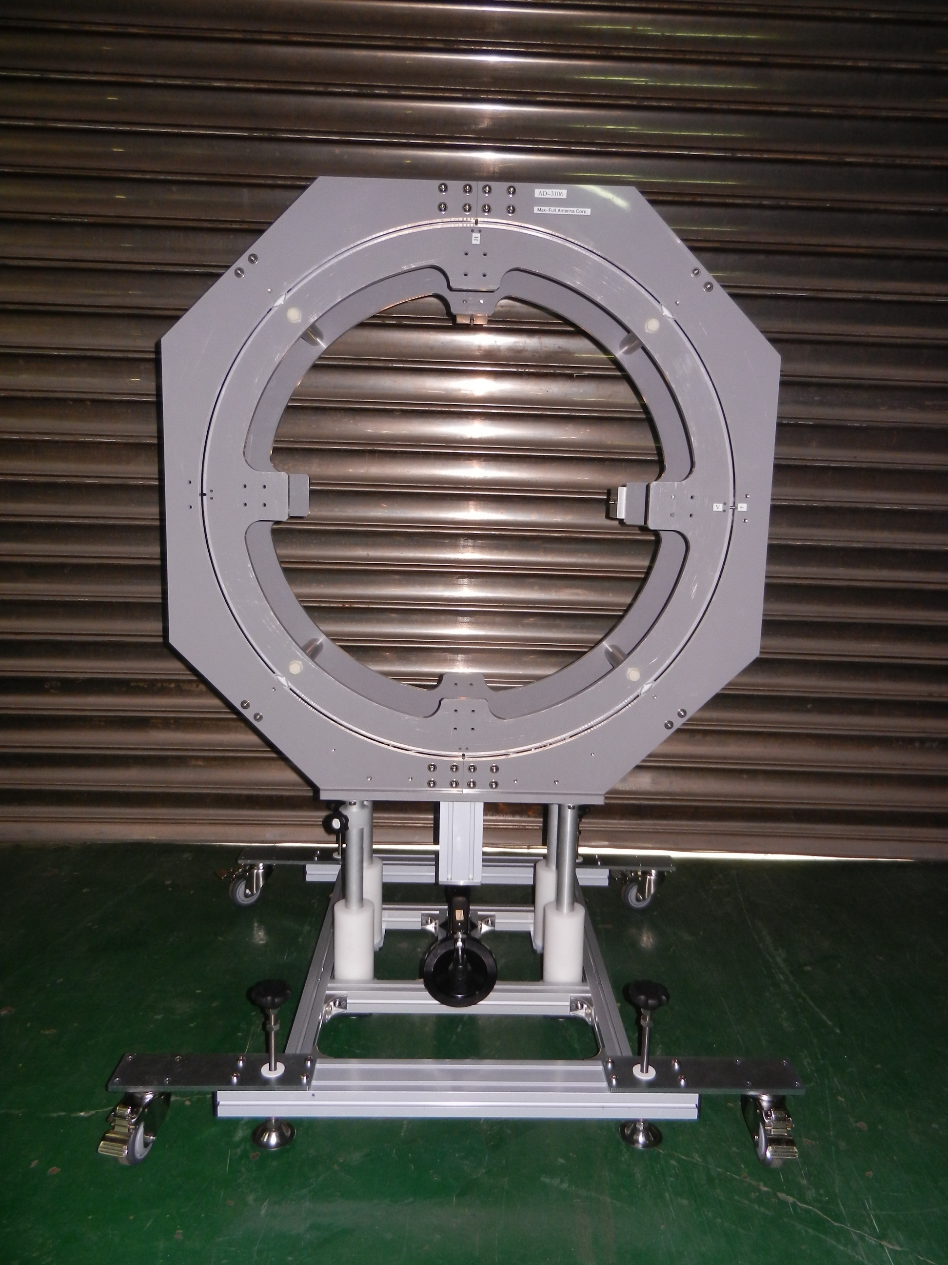滿輻科技-專注於EMI實驗室用天線架、旋轉台、控制器及各式量測設備適配器之研發與設計